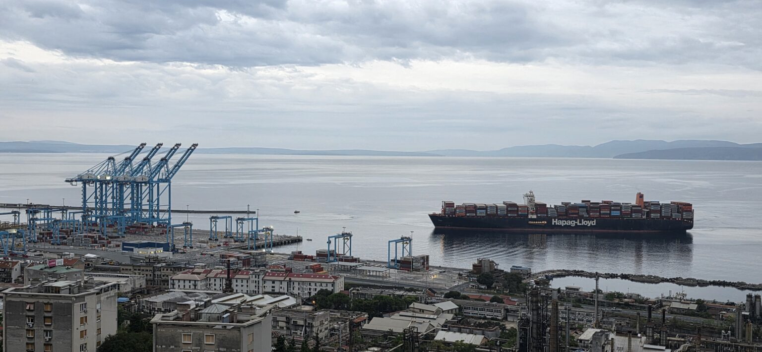 FOTO/VIDEO Veliki dan za Rijeku! Prvi brod s teretom stigao na ...