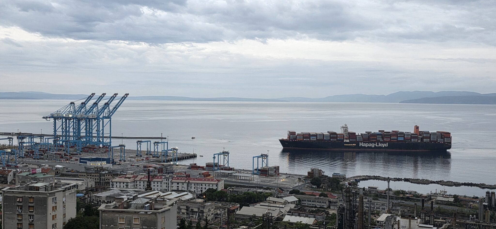FOTO/VIDEO Veliki dan za Rijeku! Prvi brod s teretom stigao na ...