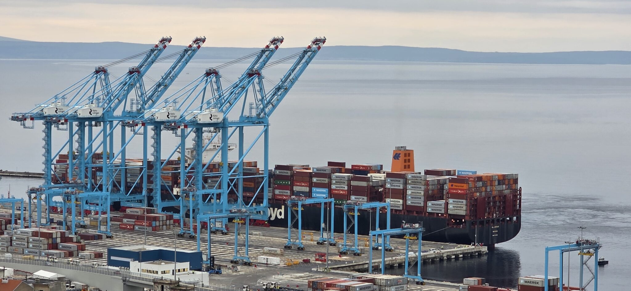 FOTO/VIDEO Veliki dan za Rijeku! Prvi brod s teretom stigao na ...