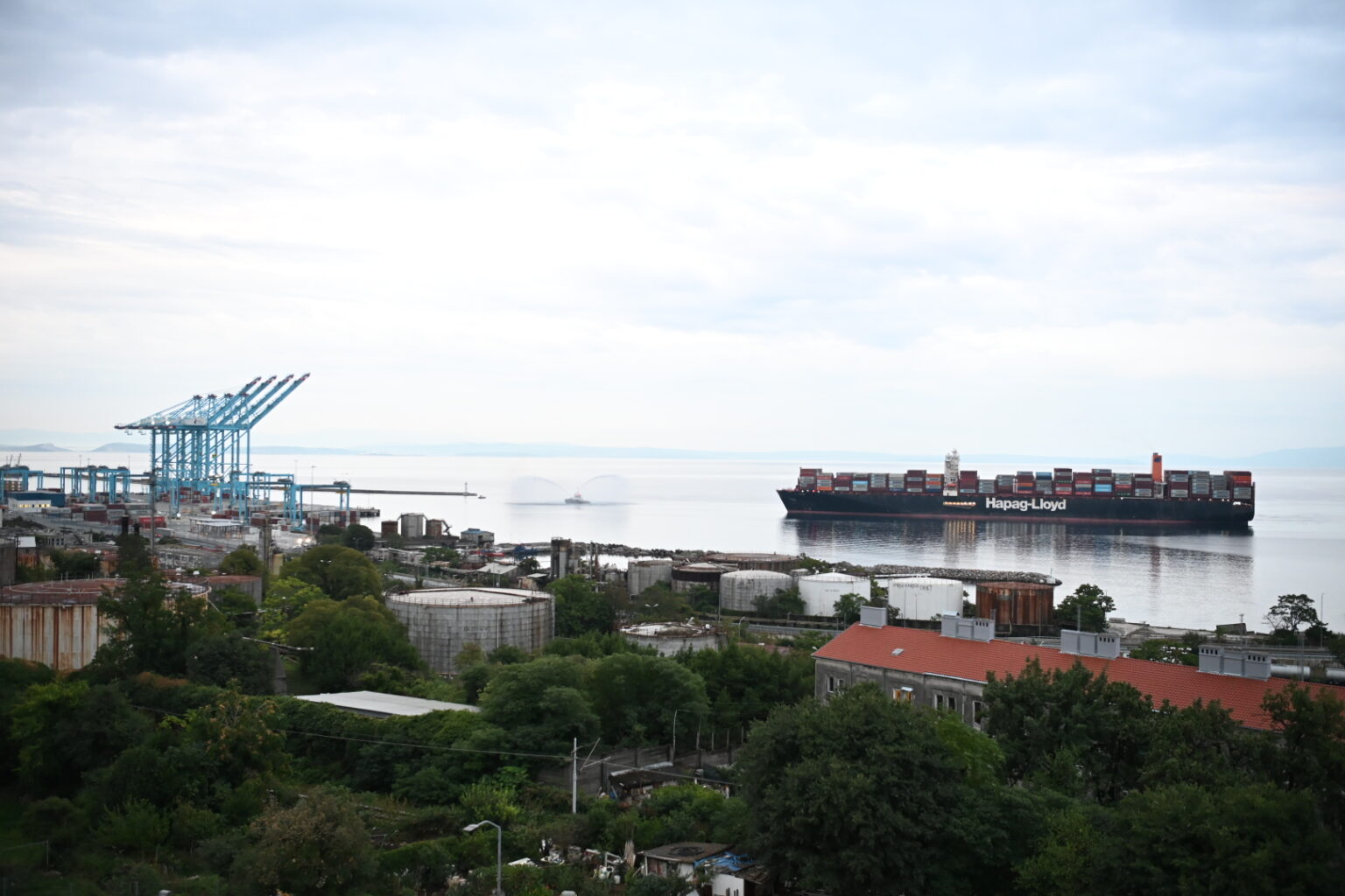 FOTO/VIDEO Veliki dan za Rijeku! Prvi brod s teretom stigao na ...