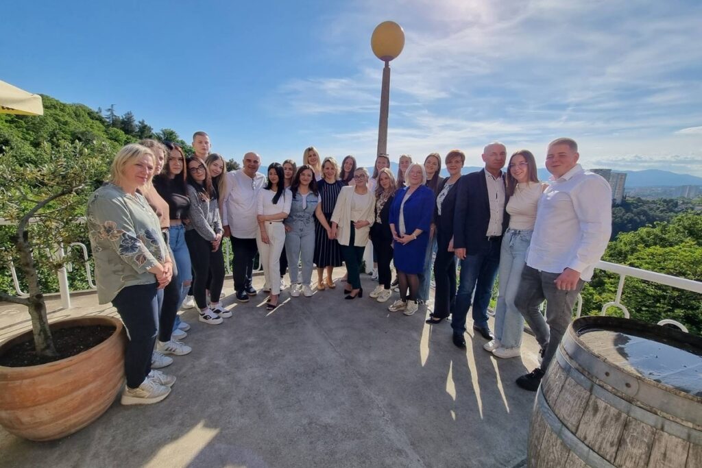 KBC Rijeka i ove godine dodjeljuje stipendije učenicima i studentima ...