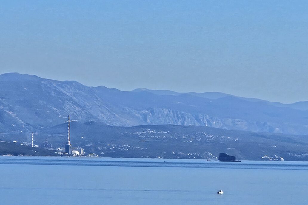 U "Lenac" stigao i drugi dio broda koji će se spajati na Doku 11 - Novi ...