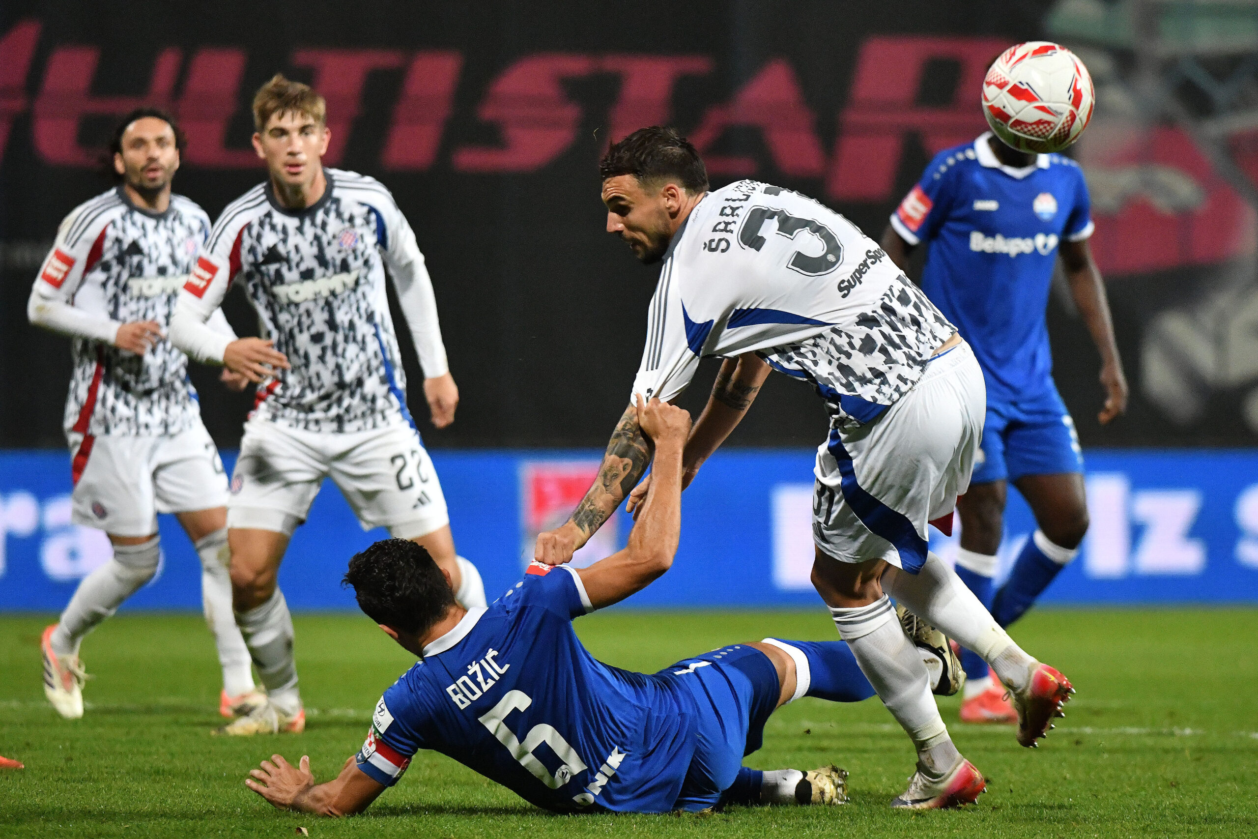 Slaven Belupo i Hajduk odigrali bez golova, Filipović zaradio crveni ...