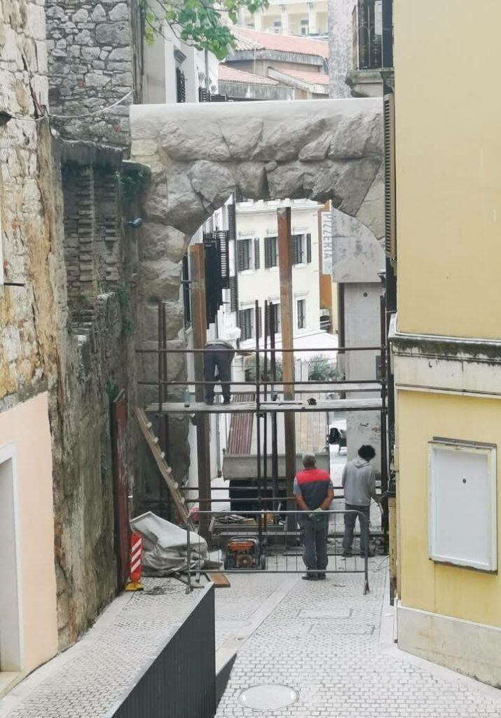 Zašto Rimski luk izgleda tako kako izgleda? Konzervatori i ministrica: "Nije korišten cement ...