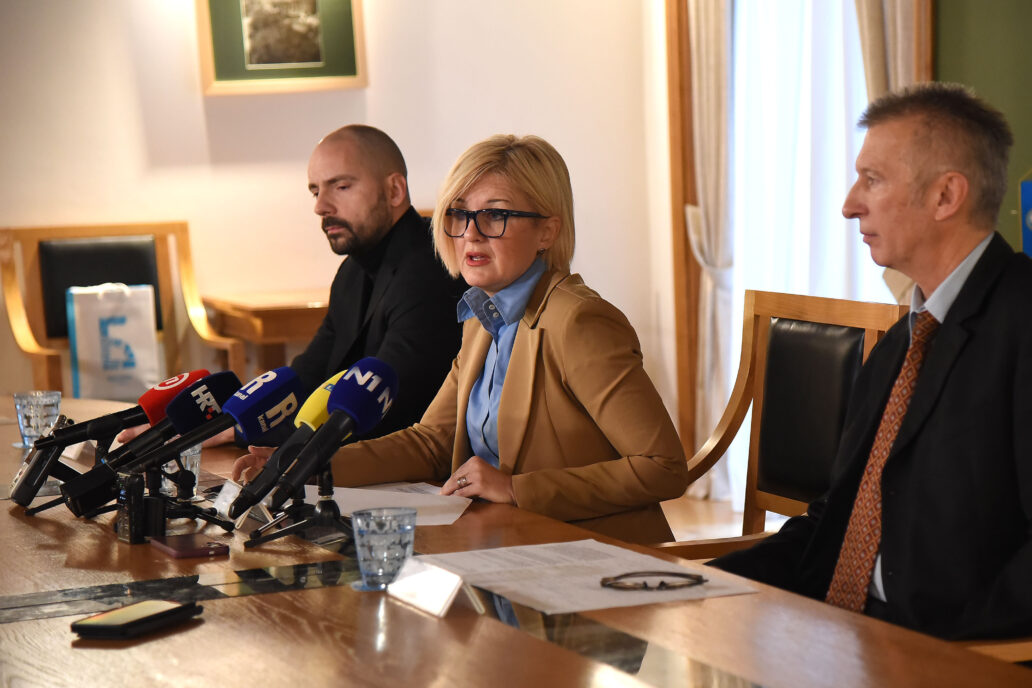 Grad Rijeka najvjerojatnije ostaje bez 15.000.000€ bespovratnog novca za gradnju drenovske škole ...