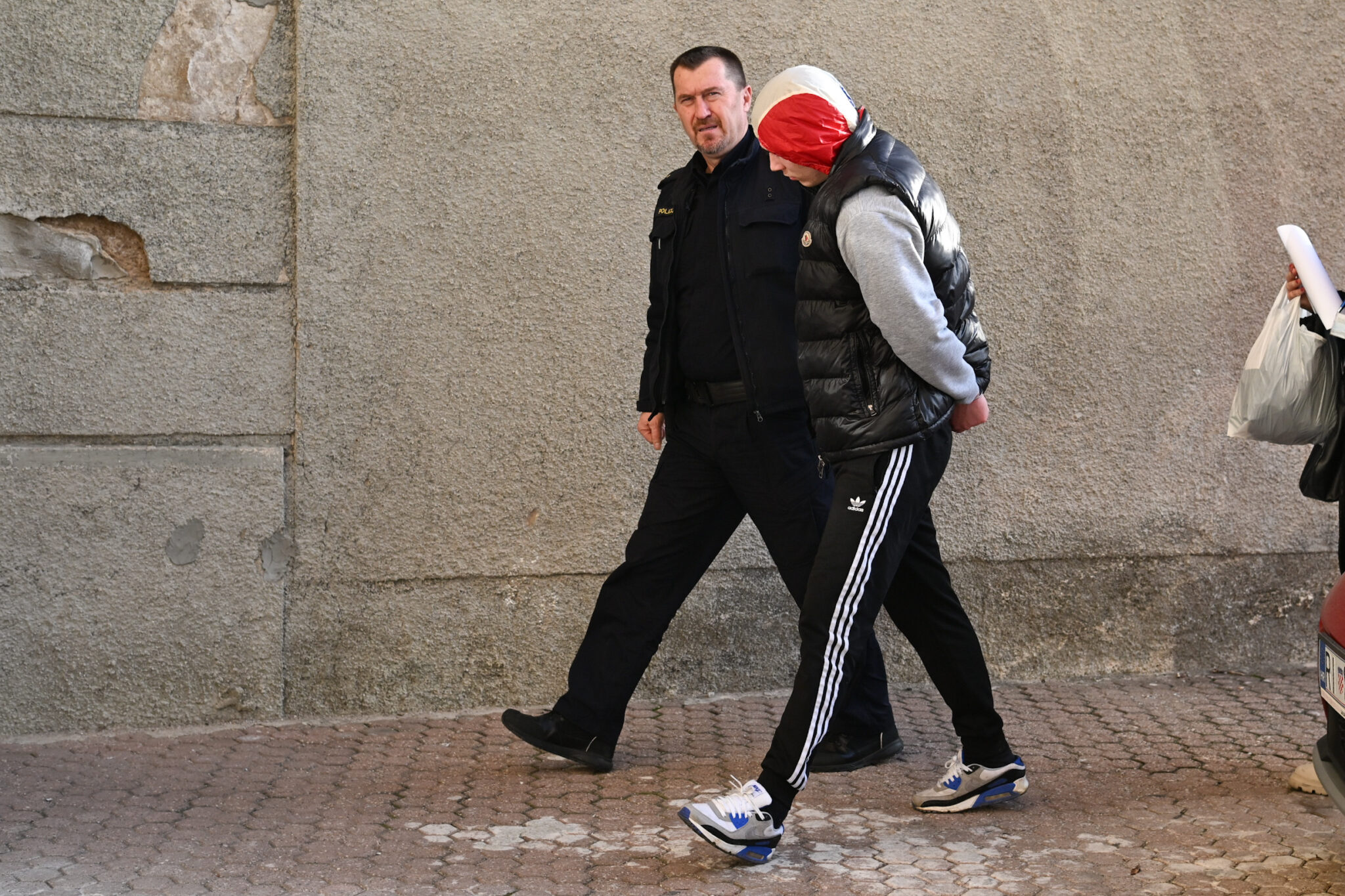 Snijeg pada u Lici, Gorskom kotaru, unutrašnjosti Hrvatske. Evo stanja ...