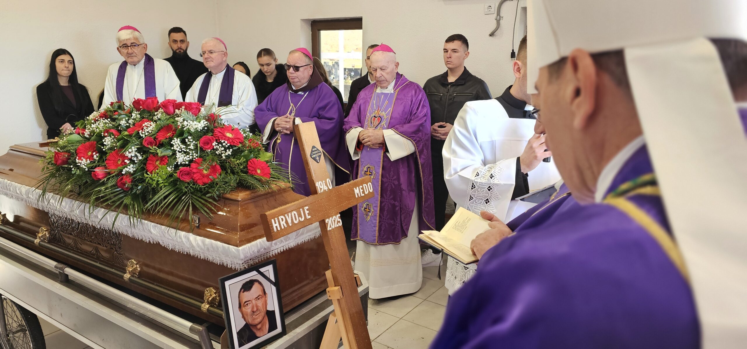 Preminuo otac gospićko-senjskog biskupa, na sahrani bili visoki crkveni ...