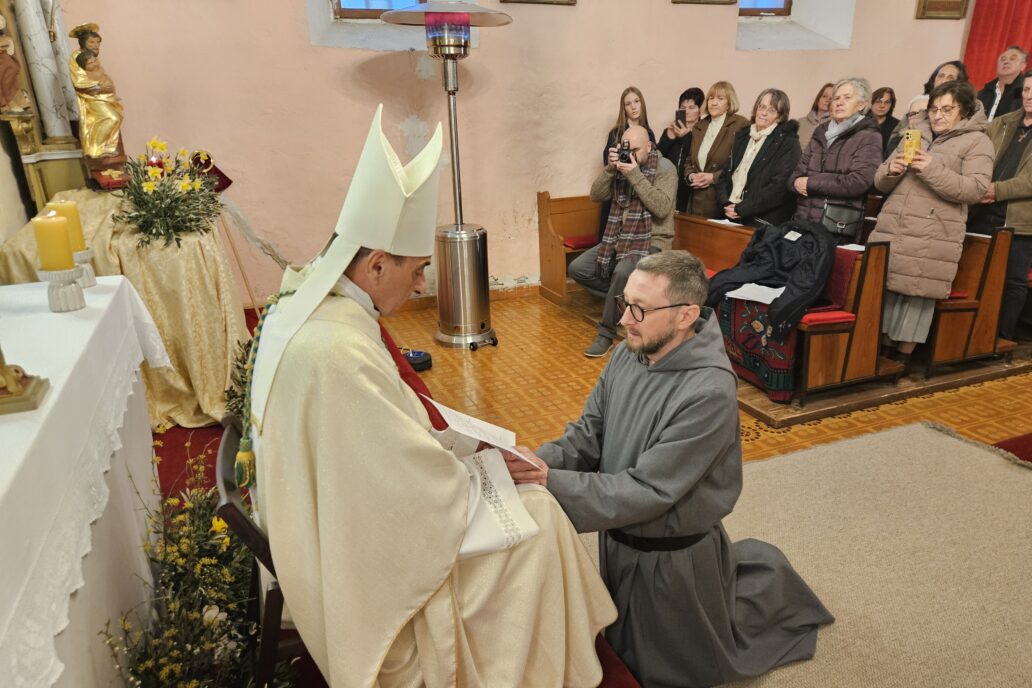 U Donjem Kosinju prvi pustinjak Gospićko-senjske biskupije položio ...