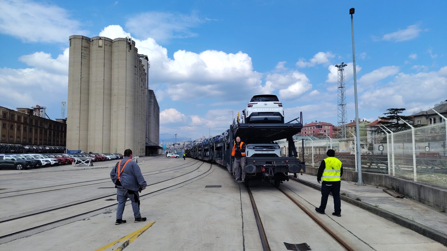 VIDEO U riječku luku stigao prvi vlak s automobilima, samo ove godine ...