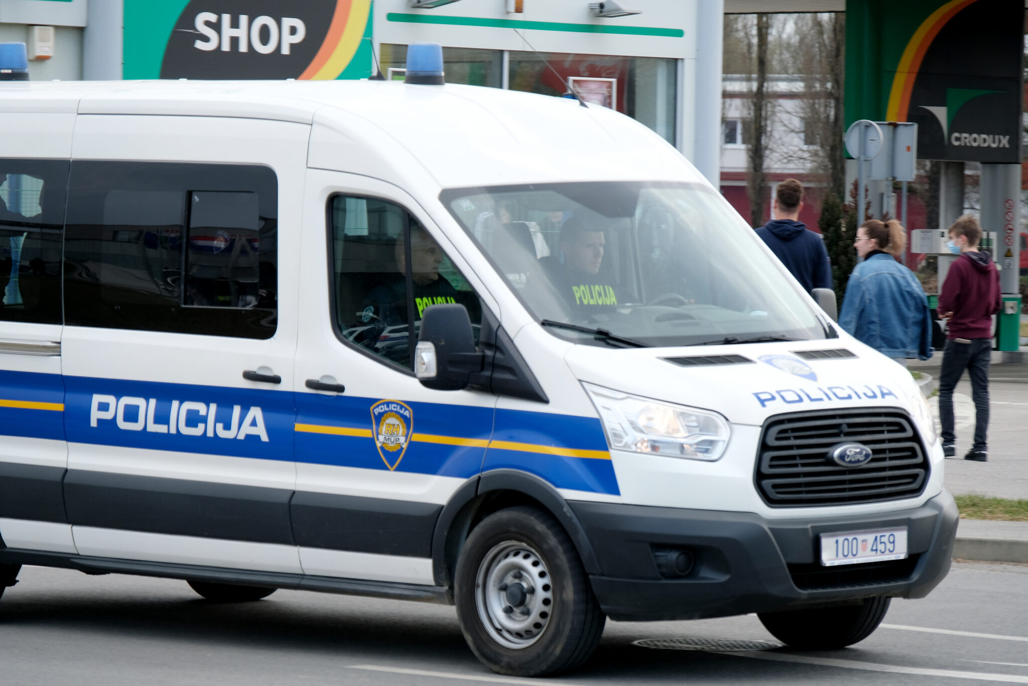 Dojave o bombi danas stigle i u desetke škola u Istri. Učenici izvan ...